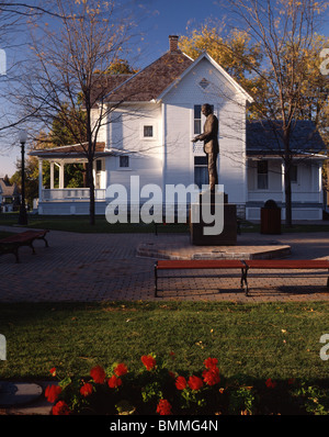 ILLINOIS Dixon Ronald Reagan boyhood home site exterior of white house ...