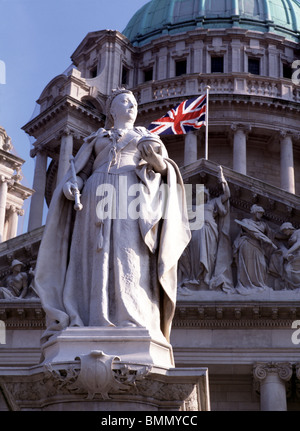 Statues at Belfast City Hall, Belfast, Northern Ireland Stock Photo - Alamy