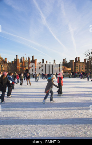 Buildings and Landmarks - Hampton Court Palace Stock Photo - Alamy