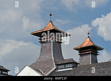 The pagoda roofs above the malt drying kilns. Dalwhinnie Whisky ...