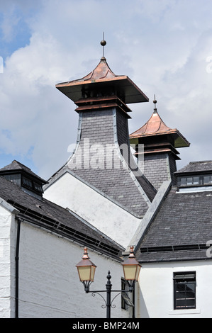 The pagoda roofs above the malt drying kilns. Dalwhinnie Whisky ...