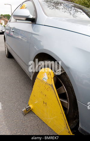 Untaxed car clamping Stock Photo - Alamy