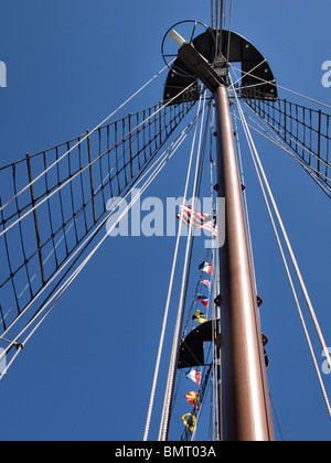 ship mast crows nest rope sail high tall lookout ocean sea boat wood ...