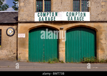 Compton Garage, Long Compton, Warwickshire, England, UK Stock Photo - Alamy