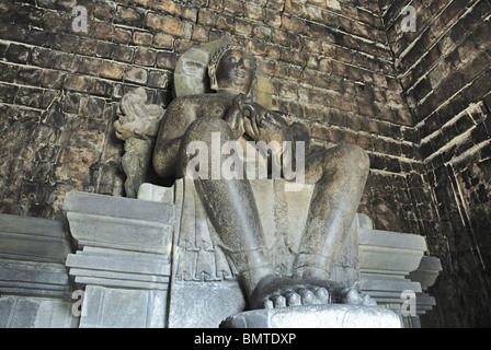 Indonesia-Java-Candi-Mendut, Buddha in Pralambapadasana in Dharmachakra ...