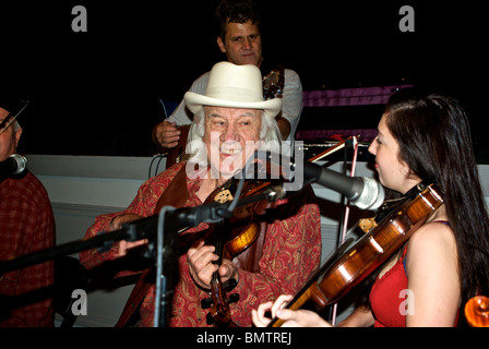 Cajun music fiddler Hadley Castille jamming with fiddle enthusiast ...