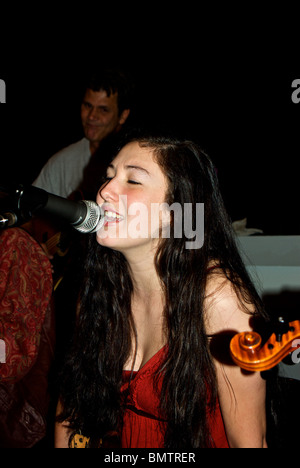 Cajun music fiddler Hadley Castille jamming with fiddle enthusiast ...