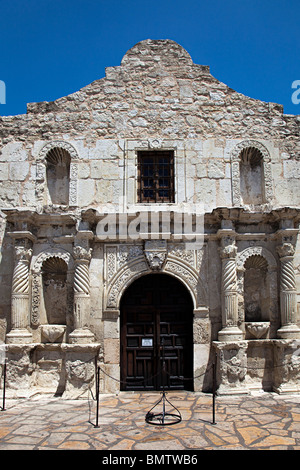 Entrance, The Alamo (Mission San Antonio de Valero), San Antonio, Texas ...