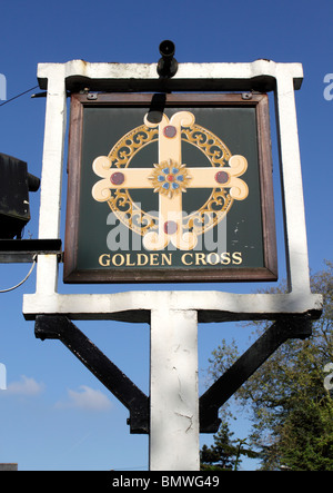 The Golden Cross Pub Twyford Berkshire Stock Photo - Alamy