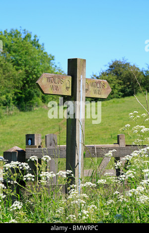 Yorkshire Wolds Way Sign Post Stock Photo - Alamy