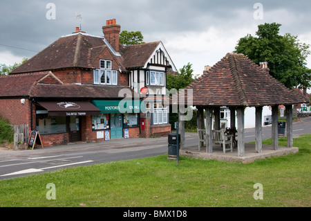 Village green and shops, Ide Hill, near Brasted, Kent, England, UK ...