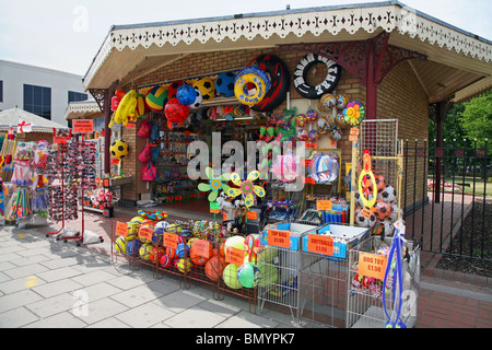 Souvenir stalls on the beach promenade of Progreso, Yucatan, Mexico ...