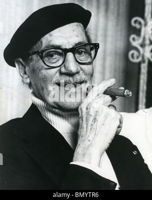 JULIUS "Groucho" MARX (1890-1977) American comedian and one of the Marx ...