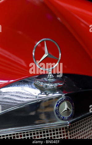 Vintage Mercedes Benz Logo Stock Photo - Alamy