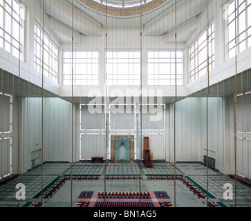 The qibla wall of the mosque at the Islamic Cultural Center of New ...