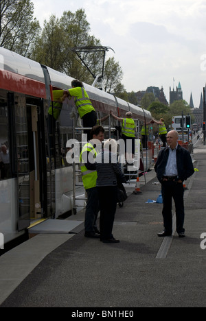 Applying the new Lothian Region Transport livery to the tram-that-might ...