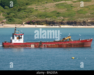 Dredger Sand Snipe at work in the Camel Estuary Stock Photo - Alamy