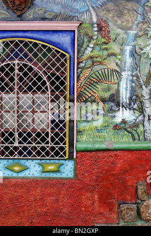 Graffiti in Cuenca, Ecuador Stock Photo - Alamy