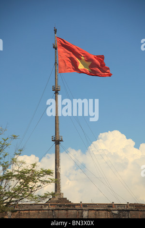 Vietnam: Nguyen Dynasty Flag (1802-1945). The Nguyễn Dynasty was the ...
