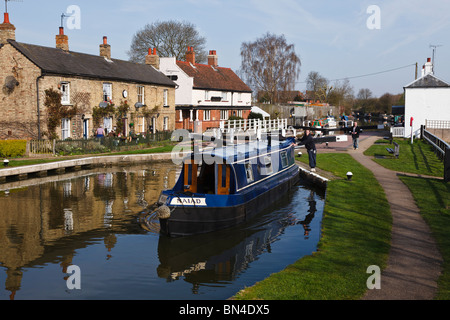Fenny Stratford lock on the Grand Union Canal Milton Keynes Stock Photo ...