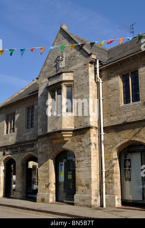 Town centre and Town Hall Oundle Northamptonshire England Stock Photo ...