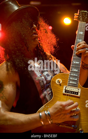 Slash on stage Stock Photo - Alamy
