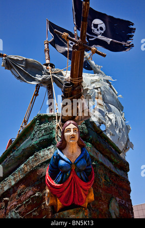 JOLLY ROGER FLYING PIRATE SHIP, PAN, 2015 Stock Photo - Alamy