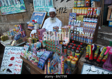 Street in Karachi, Pakistan Stock Photo - Alamy