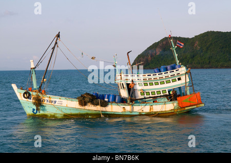 Thai fishing boat Stock Photo - Alamy