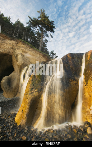 Beach waterfall, Hug Point State Park, Oregon Stock Photo - Alamy
