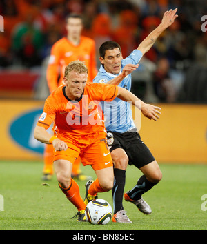 DIRK KUYT & MAXIMILIANO PEREIR URUGUAY V HOLLAND GREEN POINT STADIUM ...