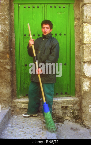 Old man working as a street sweeper in Trichy, Tamil Nadu, India Stock ...