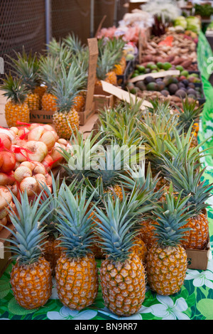 Kahului Shopping Center Farmer's Market in Lahaina, Maui, Hawaii Stock ...