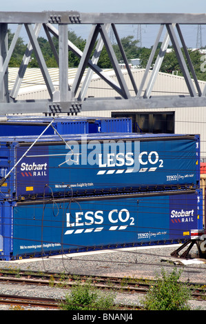 Tesco 'LESS CO2 RAIL' and Stobart Rail container wagons at speed. Scout ...