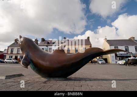 Statue of Fungie the dolphin at Dingle harbour, Dingle town on Dingle ...