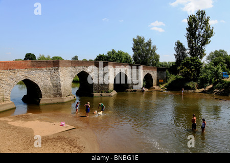 Twyford Bridge River Medway Yalding Kent UK Stock Photo - Alamy