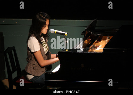 Female piano player Stock Photo: 41325040 - Alamy