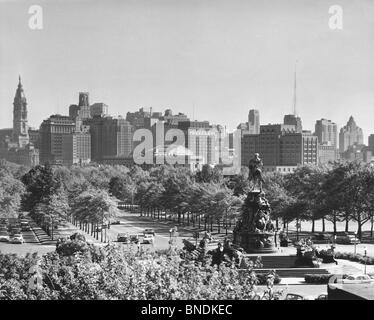 1940s VIEW OF PHILADELPHIA SKYLINE & STREET TRAFFIC FROM ART MUSEUM ...