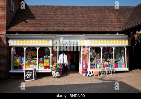 Colours shop, Lion and Lamb Yard, Farnham Surrey Stock Photo - Alamy