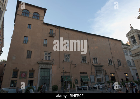Palazzo Capranica in Piazza Capranica, Rome Stock Photo: 75539607 - Alamy