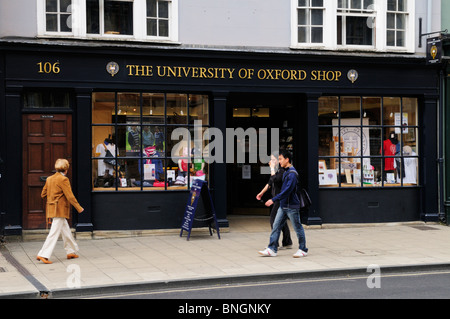England, Oxfordshire, Oxford, Souvenir Oxford University Clothing Shop ...