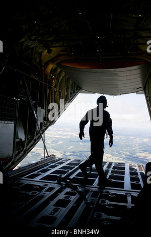 Lockheed C-130 silhouette Stock Photo - Alamy