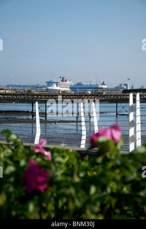 Hythe promenade Hampshire Stock Photo - Alamy
