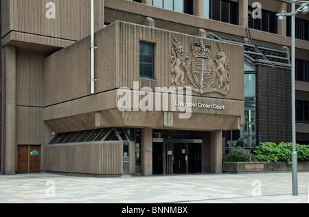 Main entrance to Liverpool Crown Court, Queen Elizabeth II Law Courts ...