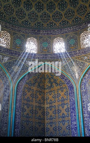 interior of the Masjid-i Sheikh Lotfallah, Esfahan, Iran Stock Photo ...
