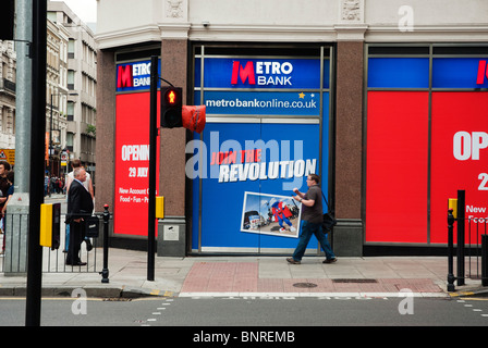 Metro Bank in Holborn, London, the first new UK high street in more ...