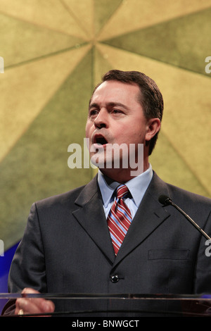 Texas Agriculture Commissioner Todd Staples poses with spray of flowers ...