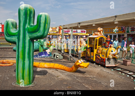 Clacton-on-Sea,Essex Amusements on the pier, August 2OO9 Stock Photo ...