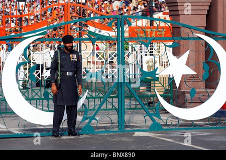 Pakistan - Punjab - Wagah - border gates between Pakistan and India ...