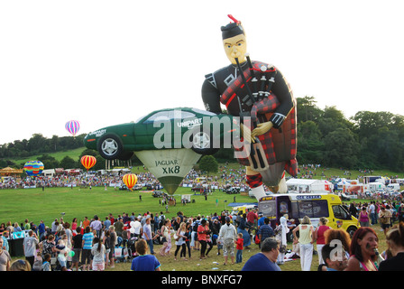 Hot-air balloon, Scot, bagpipes, piggy banks, laugh concepts, Scotland ...